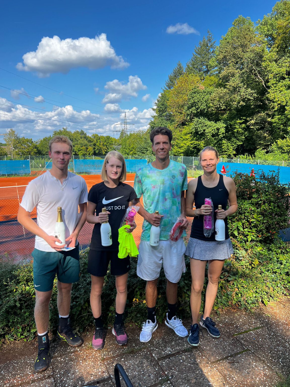 Turniersieg vom Cheftrainer und 2.Platz von Lisa Rauch - Linisports